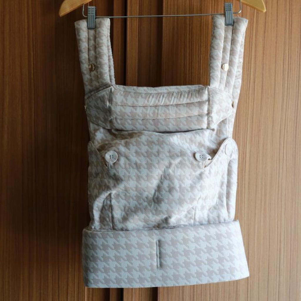 HuggleBee Premium Selene M-Shape SSC - Beige Houndstooth - KIDDY.ID